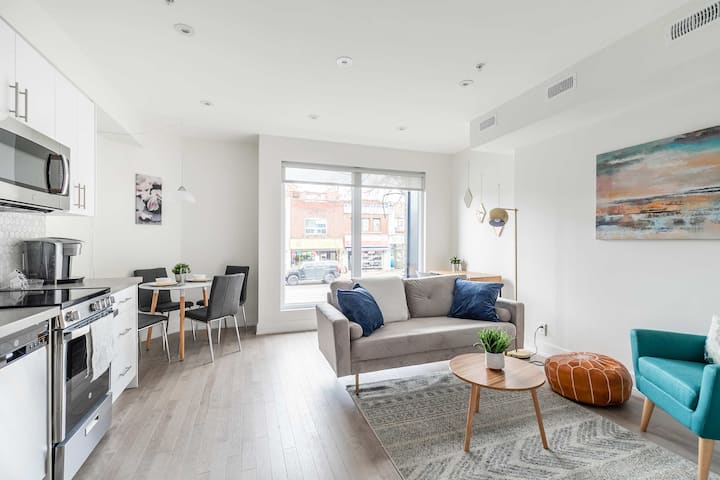Stylish 3br Condo Near High Park Trails - Toronto
