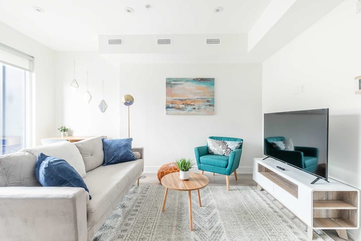 Stylish 3br Condo Near High Park Trails - Toronto