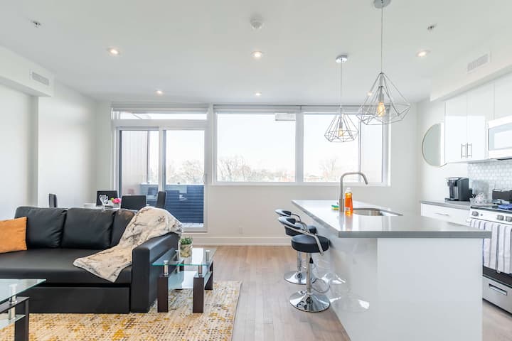 Bright & Inviting 3br Suite Near High Park - Toronto