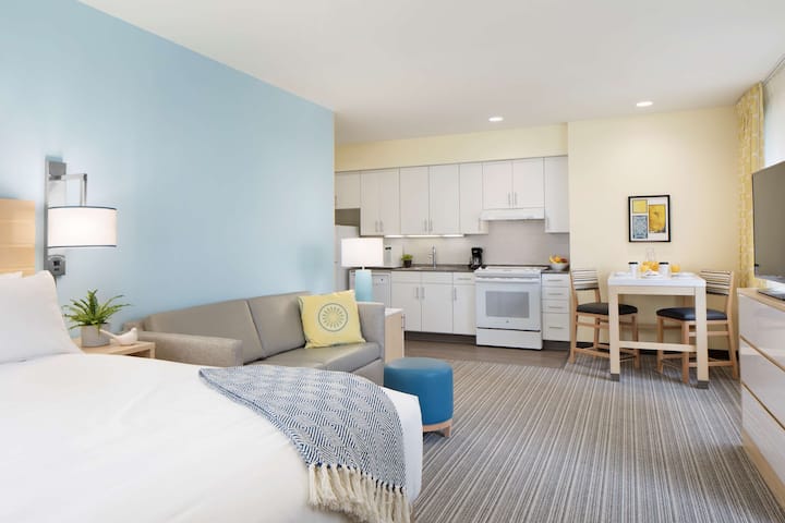 Enjoy The Perks! Free Breakfast, Pets Allowed! - New Orleans, LA