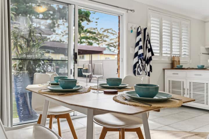 Boardwalk Breeze- Pets Stay Free, Accessible, - Urunga