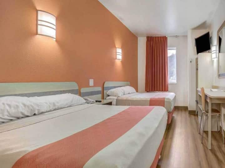 Restez À Roseburg Avec Un Salon Non Fumeurs - Roseburg, OR