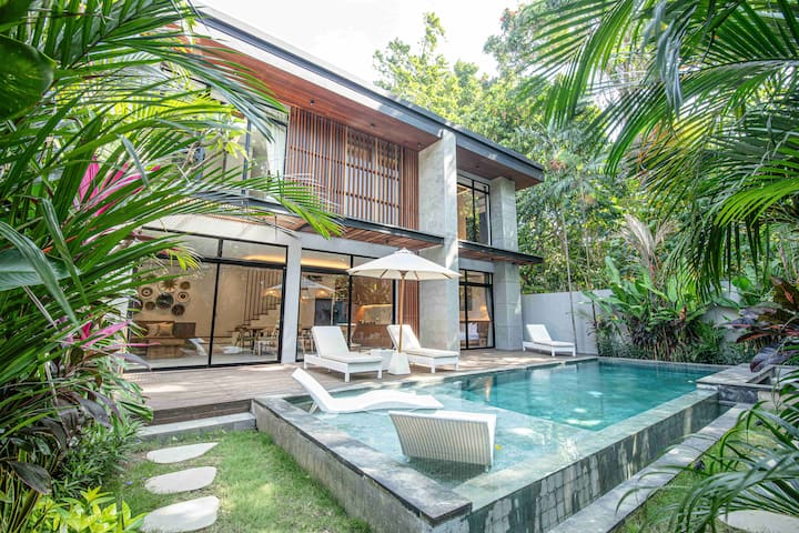Contemporary 5br Villa , 400 M From The Beach - Seminyak