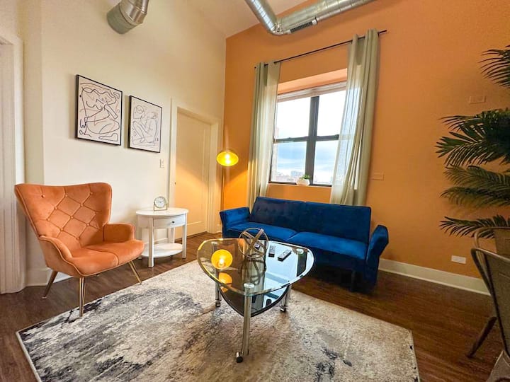 Spacious Suite W/high‑speed Wifi & Full Kitchen - Chicago, IL