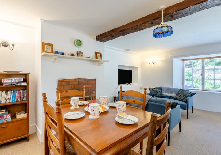 Horseshoe Cottage - Burton Bradstock