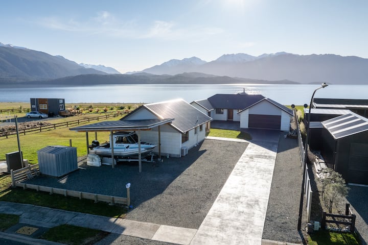 The Tranquil Edge - Te Anau Holiday Home - Te Anau