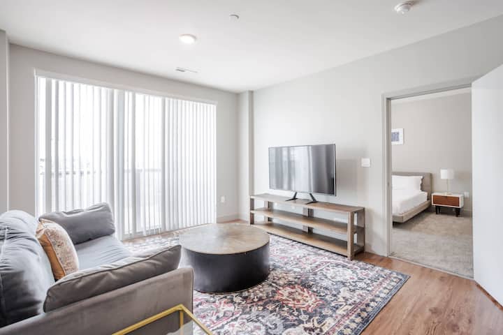 Cozysuites At The Banks | Gym, Pool 14 - Cincinnati, OH