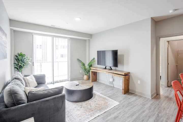 Cozysuites At The Banks | Gym, Pool 15 - Cincinnati