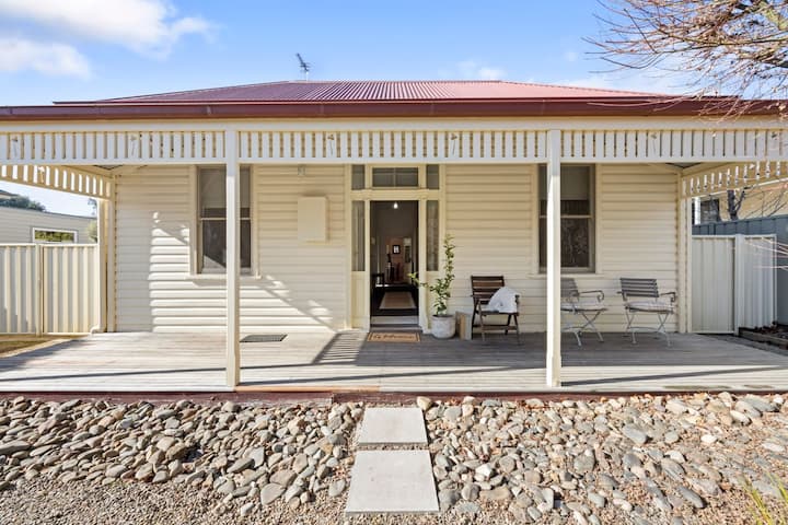The Parade - Mansfield - Sleeps 8 - Mansfield