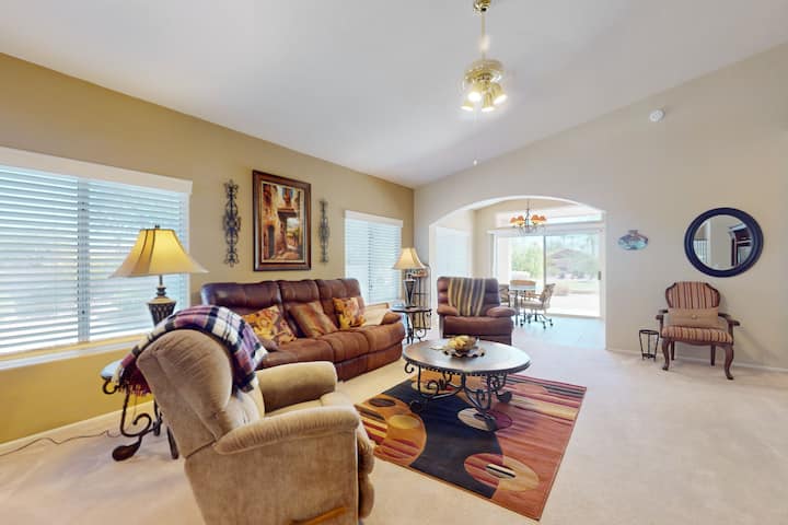 Golf, Hike & Unwind: Peoria Retreat W/ Patio! - Peoria, AZ