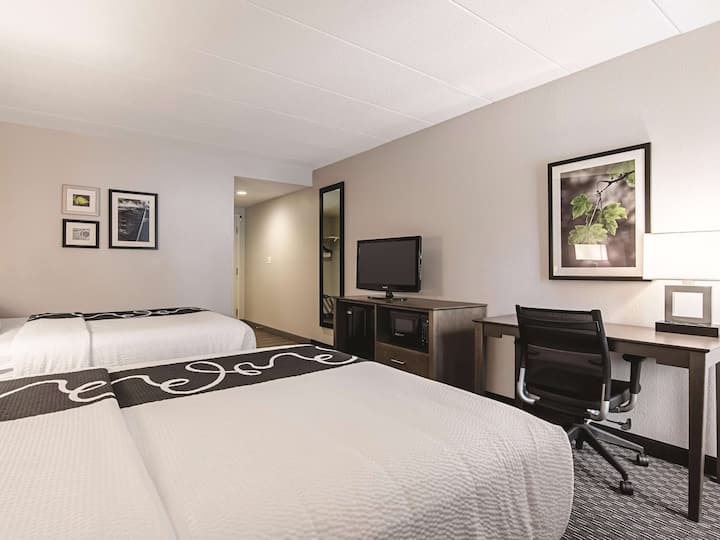 Double Queen, La Quinta, Free Breakfast, 2 Rooms - Portland, ME