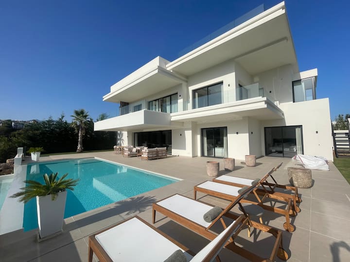 Brand New Immaculate Villa Selwo 5 Bdrms! - Estepona