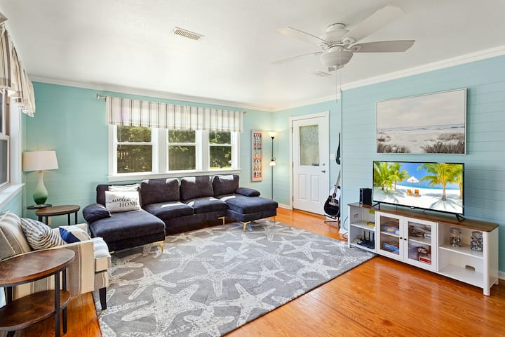 Charming Frisco Cottage | Deck, Porch & Beach Vibe - Frisco, NC