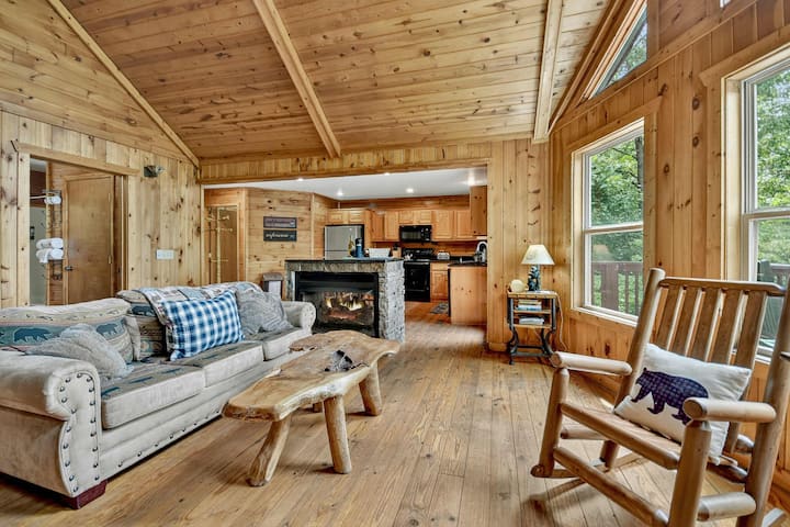 New! Mtn Views, Hot Tub, Arcade, Chess, Firepit - Sautee Nacoochee, GA