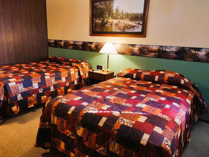 2 Lits Pleins Avec 1 Lit Jumeau - Fort Frances