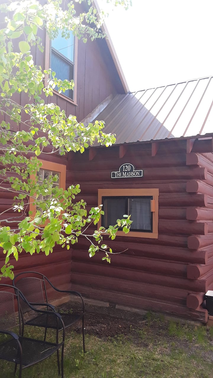The Madison Cabin 120 - West Yellowstone, MT