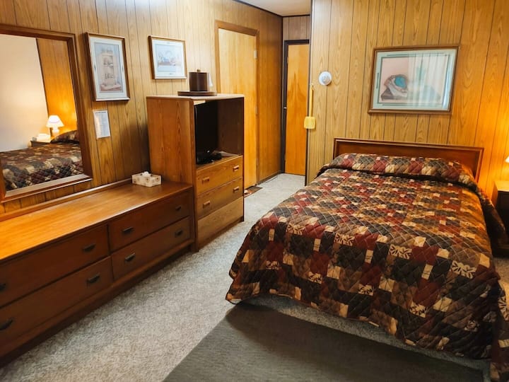 International Falls | Lit Double - Fort Frances