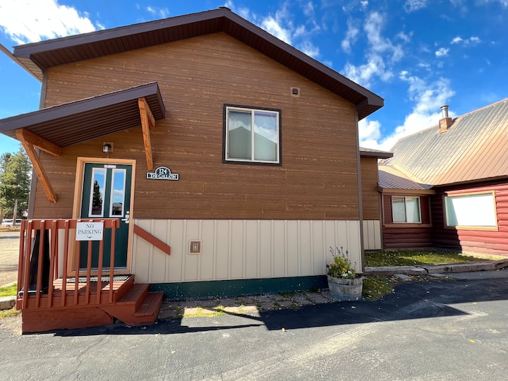 The Gallatin Cabin 124 - West Yellowstone, MT