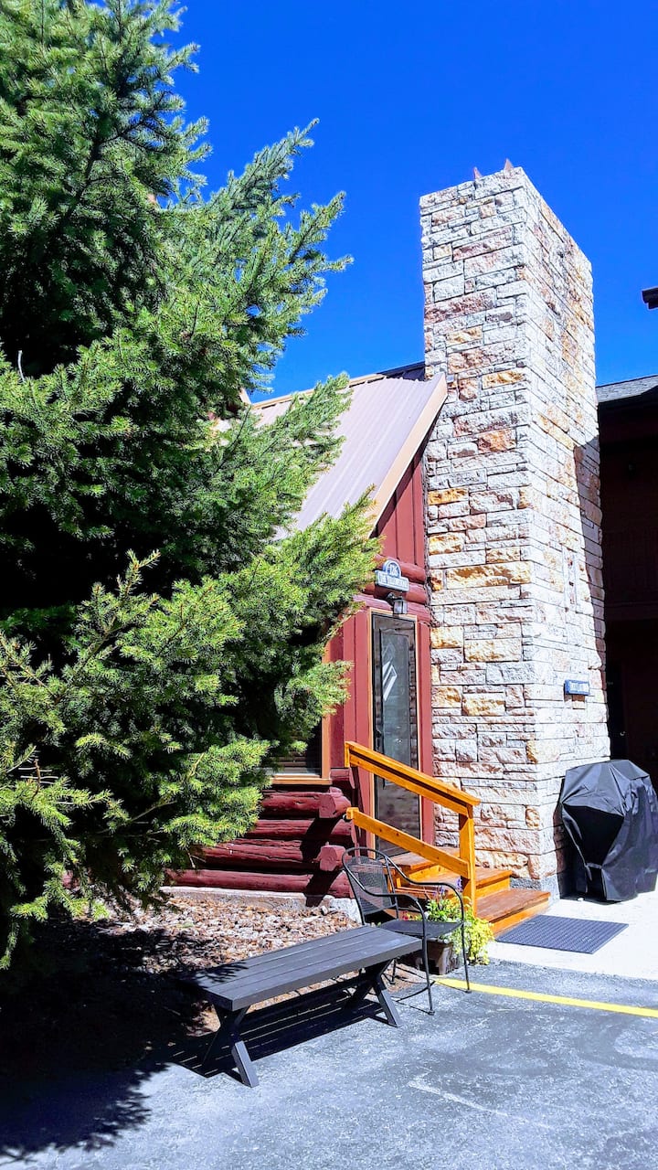 The Yellowstone Cabin 126 - West Yellowstone, MT