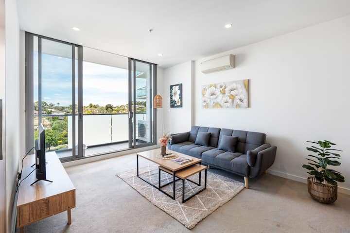 Doncaster Pearl: 2br Apt Steps From Westfield - Mitcham