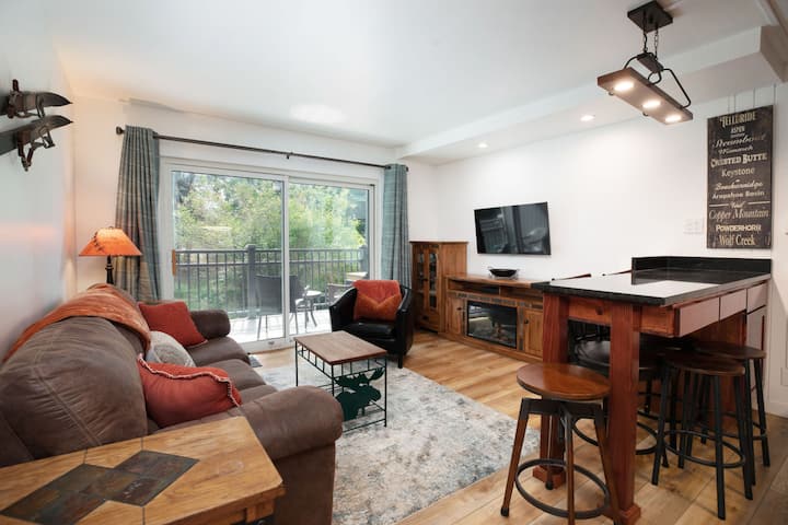 1 Min Walk To Gondola, 2 Hot Tubs & Parking! - Vail, CO