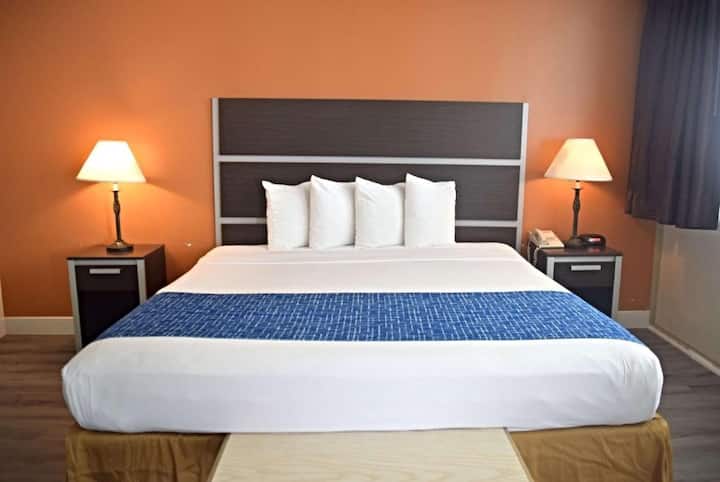 Queen Room Near Bay Badminton Center San - Pacifica, CA