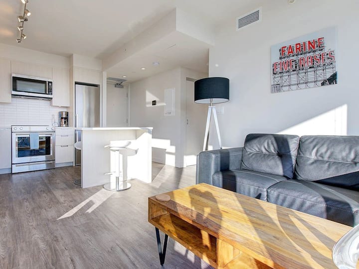 Elegant 1br Apt With Gym Near Crystal Mall - Burnaby