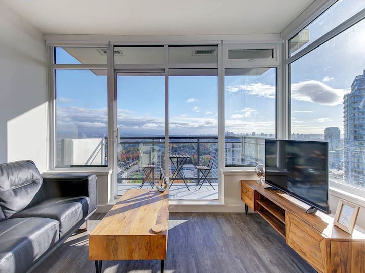 Elegant 1br Apt With Gym Near Crystal Mall - Burnaby