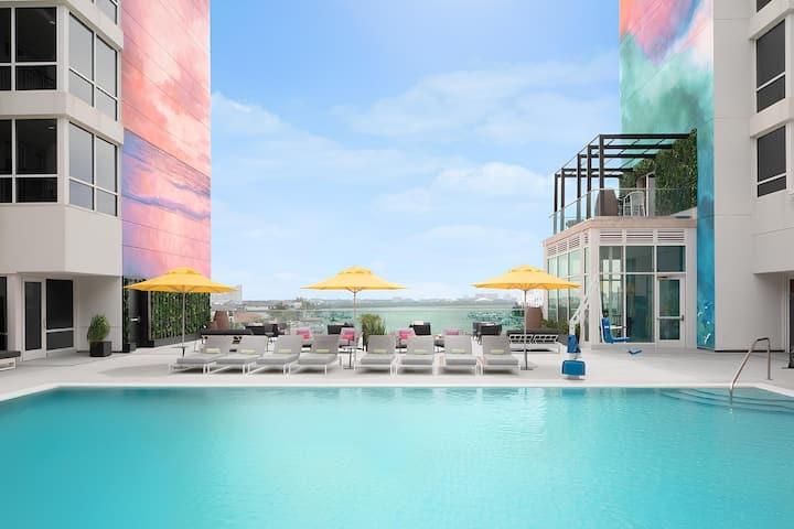 Fit For Families And Groups! 3 Sleek Units, Pool - Clearwater Beach, FL