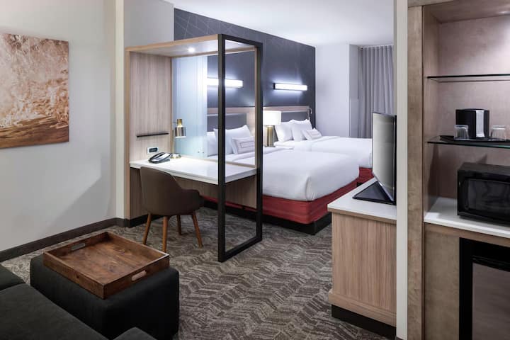 Proximity Ats Its Best! 4 Relaxing Units, Pool - Clearwater Beach, FL