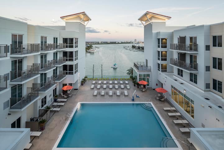 Pet-friendly Property W/ Outdoor Pool, Free Bfast! - Clearwater, FL