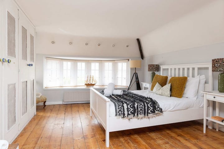Cosy Character Cottage By The Sea - Bosham