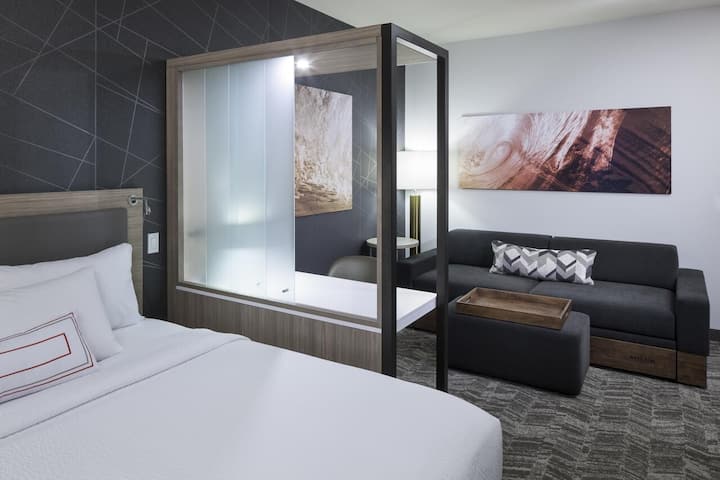 Relax And Unwind! Onsite Pool, Pets Allowed - Clearwater, FL