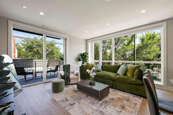 Tri-taylor 2bd 2ba Designer Condo With Parking - Chicago
