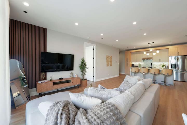 Chicago Modern Condo 2br2ba, Balcony, Free Park - Tri-Taylor - Chicago