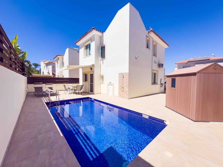 Villa Rena: 3bdr ~ Mins To Beach ~ Pool - Protaras