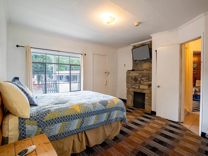 Lit Queen Nsmk - Cherokee, NC