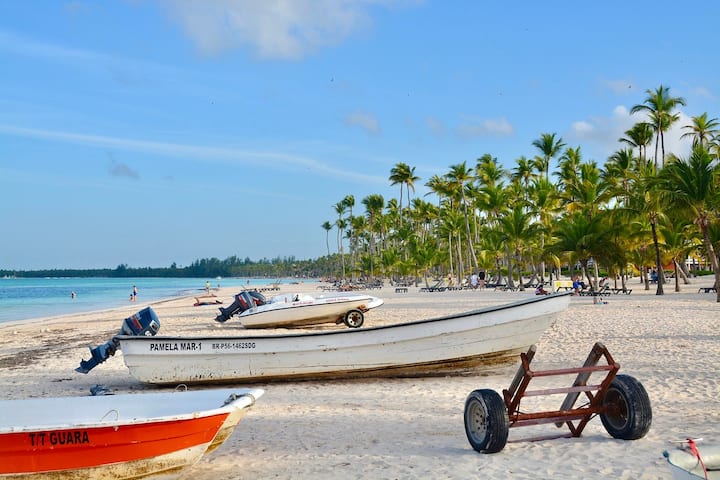 Spacious 4br Beach Condo With Pool View Punta Cana - Punta Cana