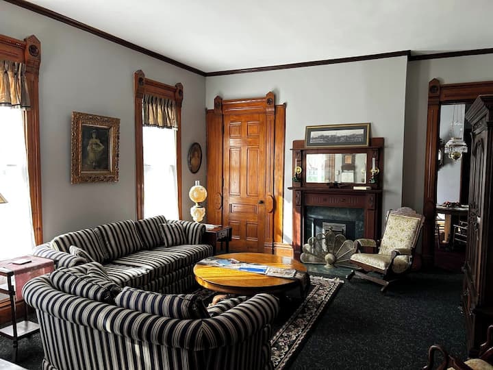 The Nesbitt House - Suite 144 - Yellow Springs, OH