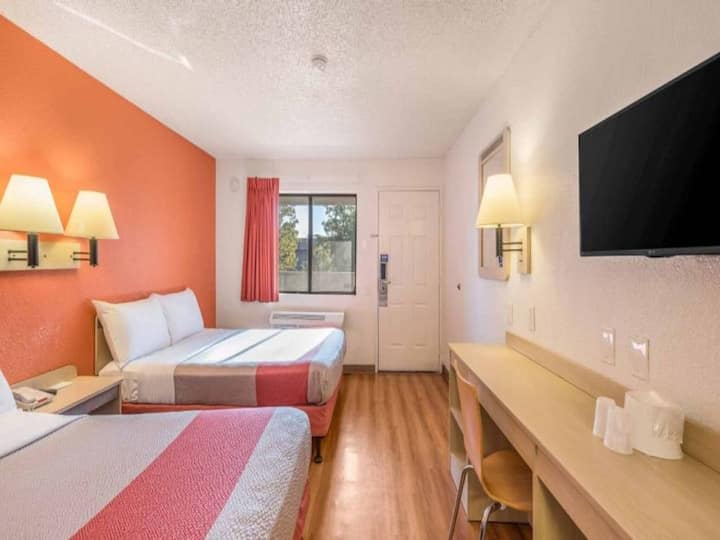 Motel 6 Fairfield, C_2 Queen Bed | Mini - Fairfield, CA