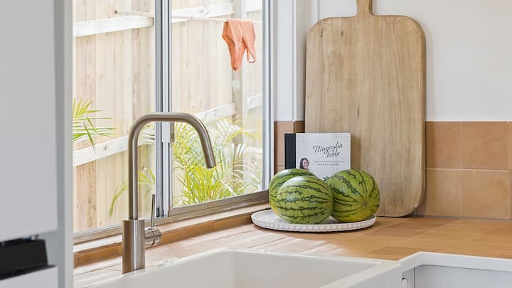 Cusacks Cottage - Coastal Charm With Artistic Soul - Yamba