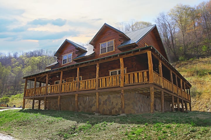 Stix-n-stones Deluxe Log Cabin Rental - Chief Logan State Park, Logan