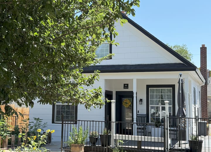 Min. From Unr, Downtown & Hospitals | Ev Charger - Reno