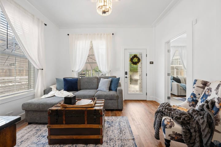 Downtown, 9am Check-in, Ev Charger - Reno