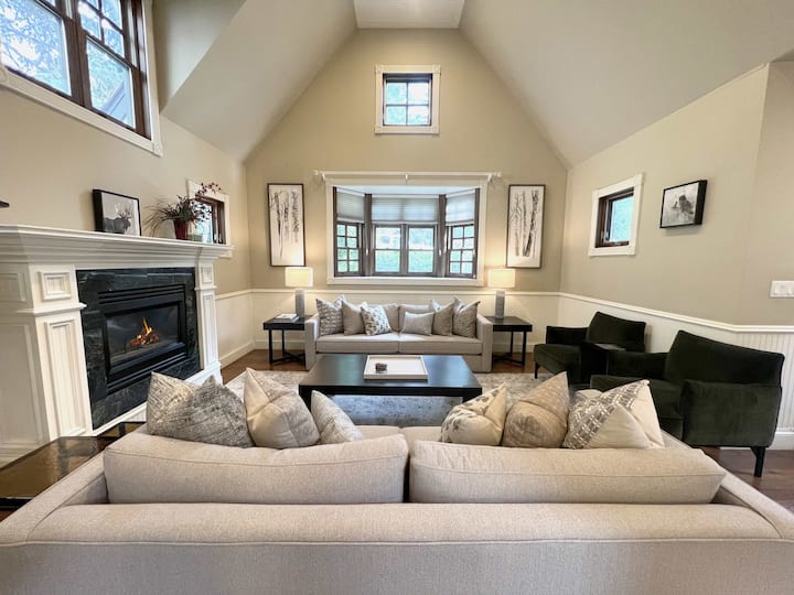 Spacious Designer 3br Victorian With Ac & Hot Tub - Aspen, CO