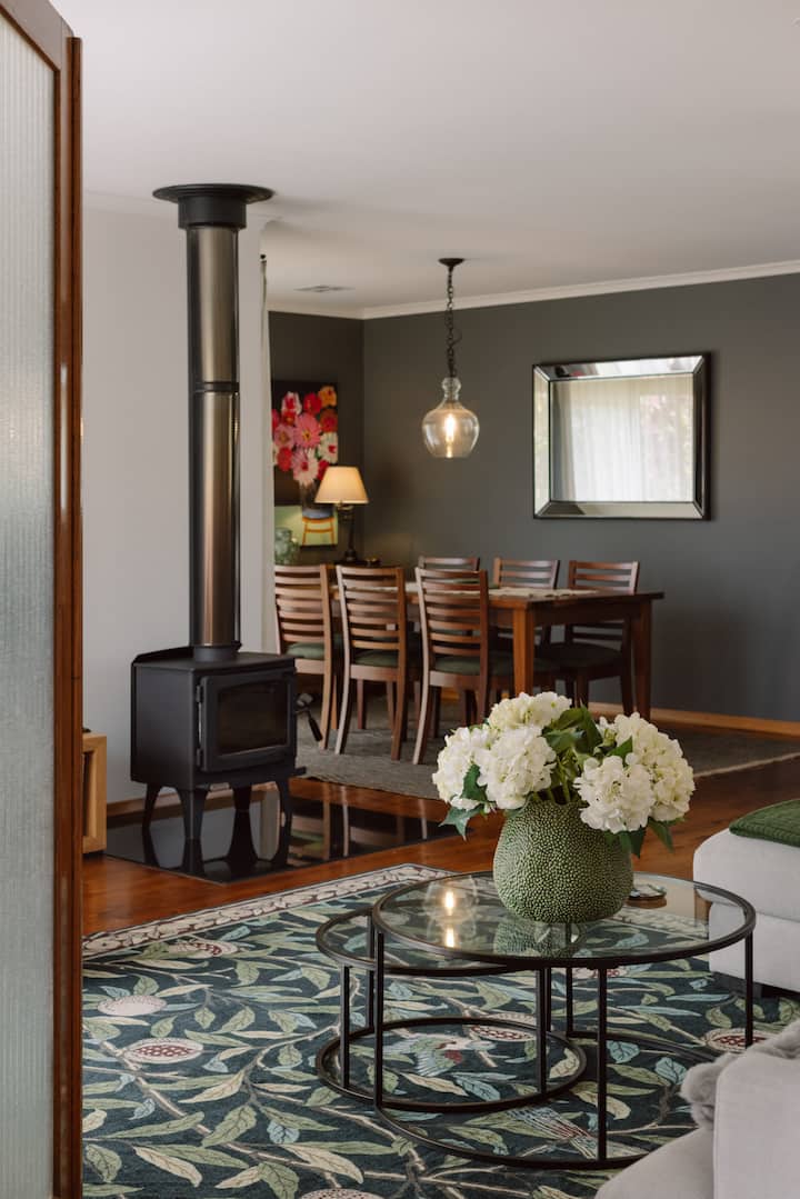 Nancy’s Of Trentham | Stylish 3bd Walk To Town - Trentham