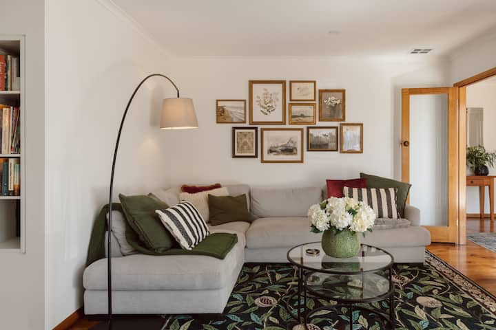 Nancy’s Of Trentham | Stylish 3br Walk To Town - Trentham