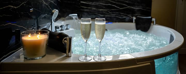 Love Room Avec Jacuzzi Et Lit Rond – Le Mans - Le Mans