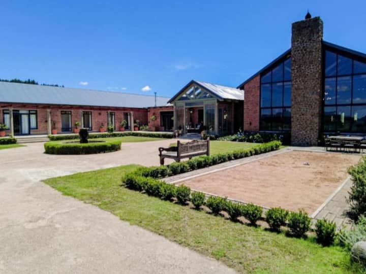 Luxury 2-bedroom - Highveldt Chalet - Nottingham Road