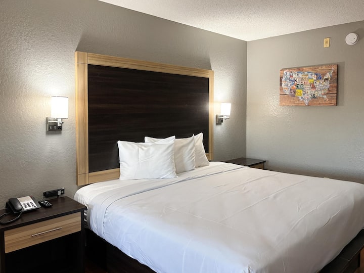 Ms6 Prattville |1 King Bed | Non-smoking - Millbrook, AL